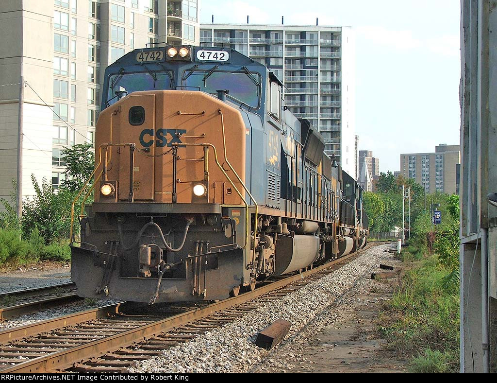 CSX 4742 Q410
